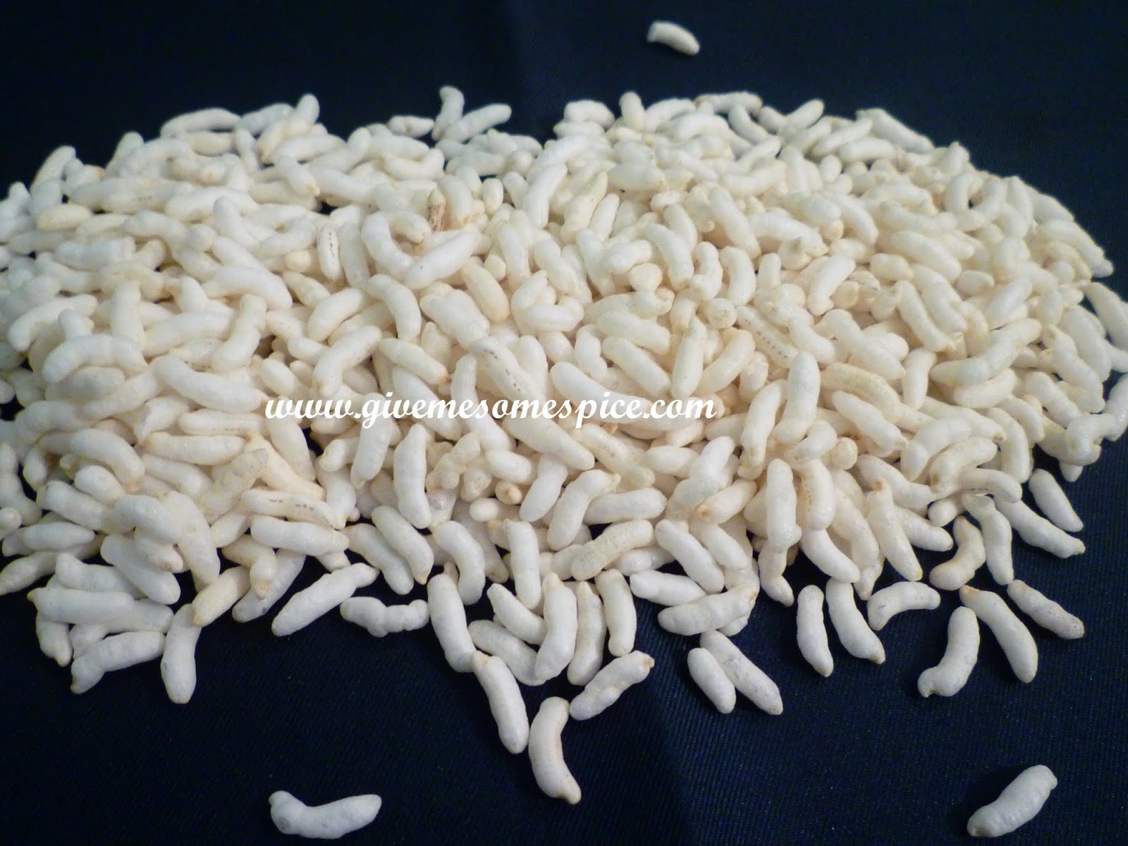 Sev mamra (Indian snack with savoury noodles and puffed rice ...